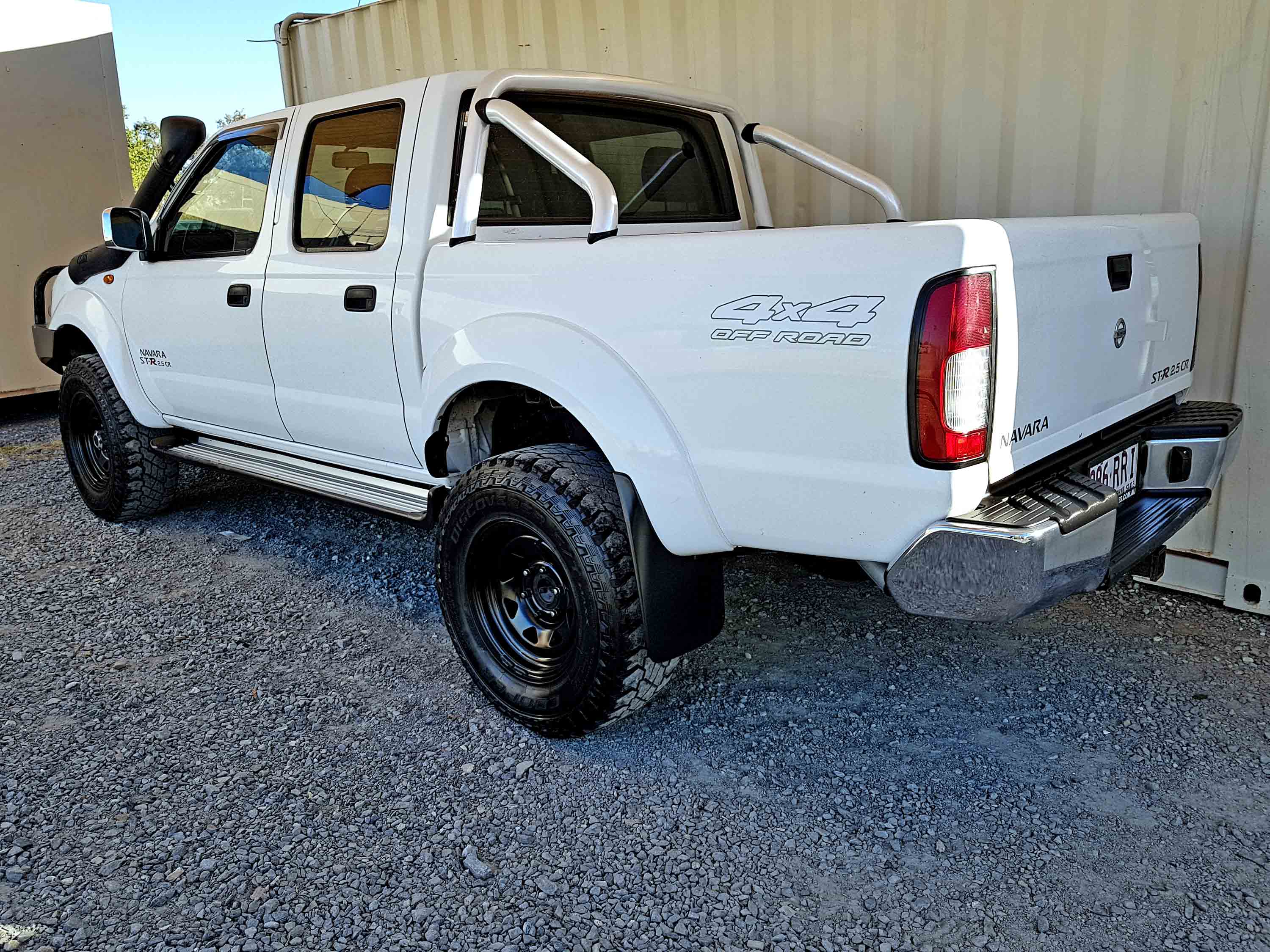 Mitsubishi Nissan Navara D22 2011 White 5 | Used Vehicle Sales